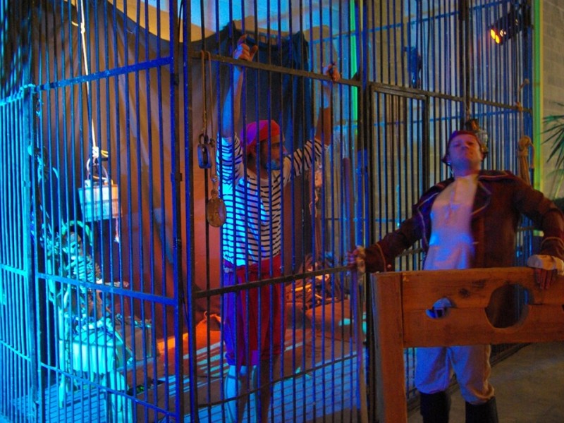 Naos location loue prison noir pour décor à thème Far West, Corsaire.