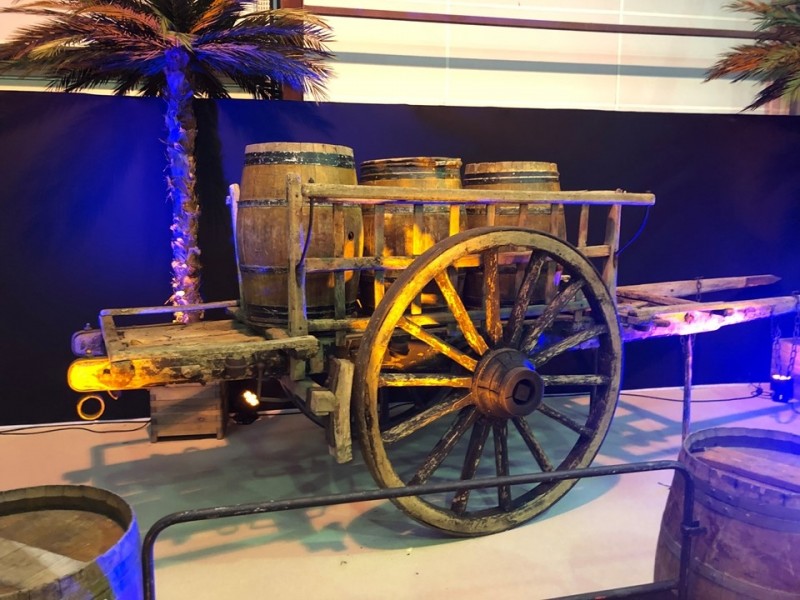 Charrette à bras en bois