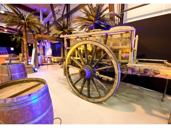 Charrette à bras en bois