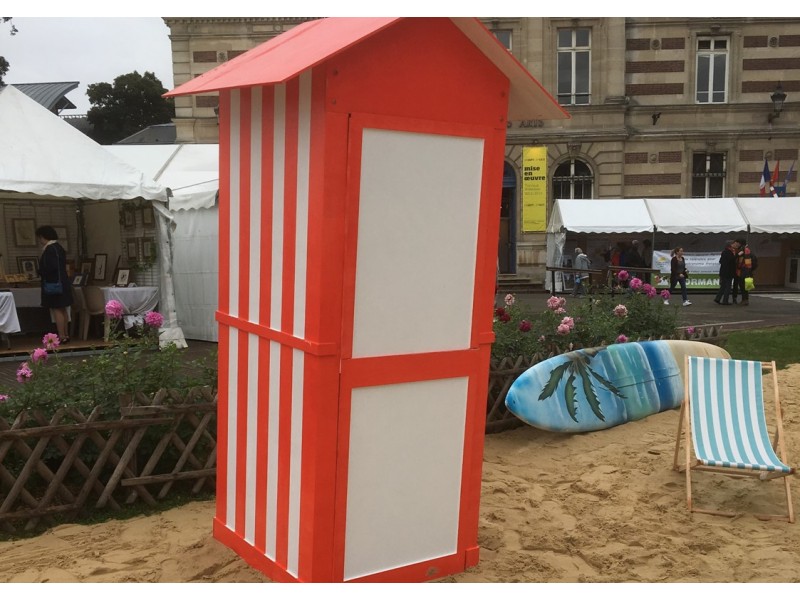 Naos location loue transat bleu et blanc pour décor à thème Exotique.