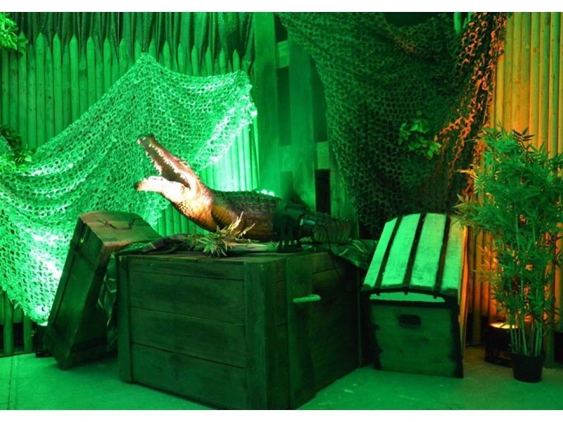 Loc personnage crocodile en resine pour décor à thème Jungle, Afrique.