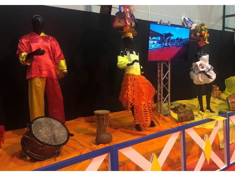 Naos location réalise la location d'instrument tradtionnel pour décor.