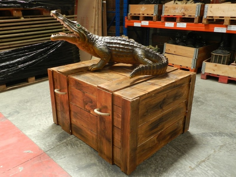Loc personnage crocodile en resine pour décor à thème Jungle, Afrique.